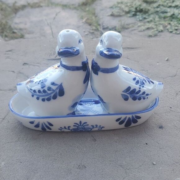 Dining | Delft Blue Duck Salt And Pepper Shakers Vintage Handpainted ...